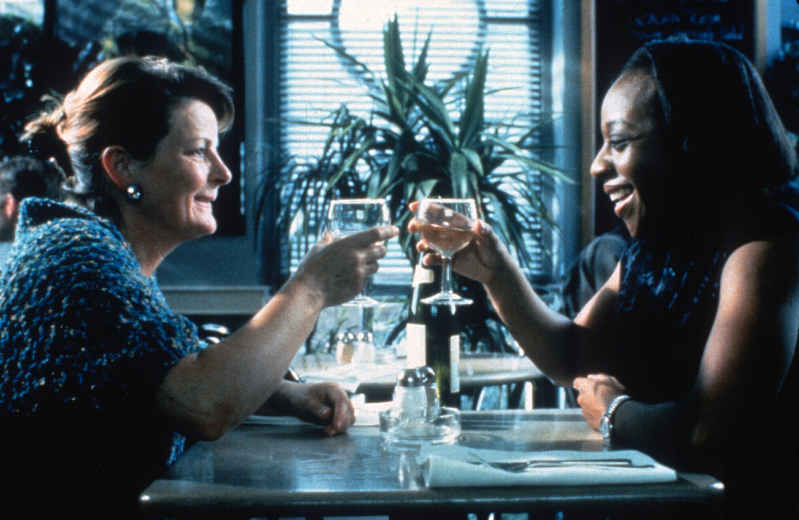 Secrets & Lies (1996): فيلم مايك لي الذي كشف قوة الصدق والاعتراف - Misaha